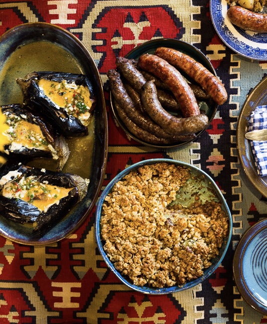 Sout appelfrummel met pêreluitjies en okkerneut- en tiemiestreusel ...